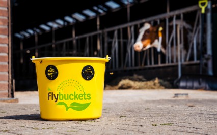 fly bucket 12 l, filling included - AKROH Industries B.V.